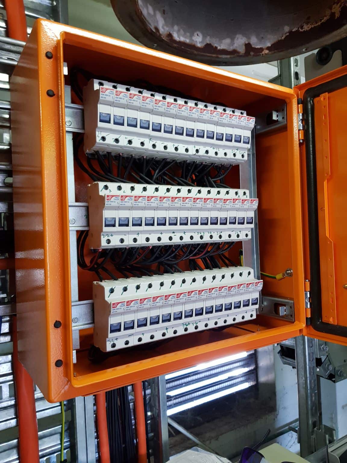 Pros And Cons Of In-line Fusing Vs. Din Mount Holders