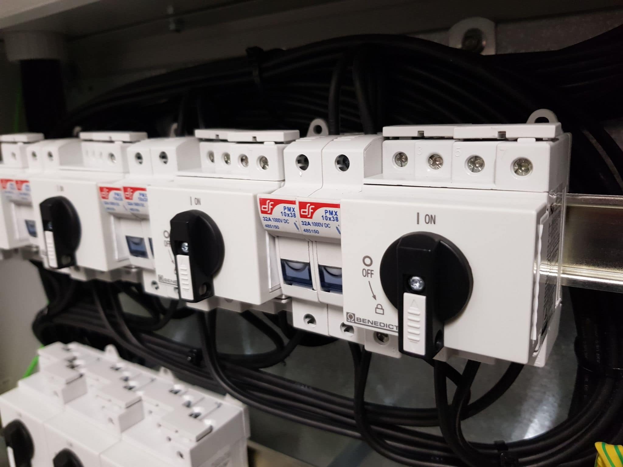 Pros And Cons Of In-line Fusing Vs. Din Mount Holders